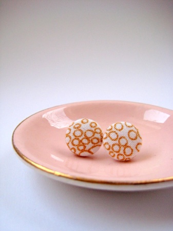 Hvite øredobber med sirkler- medium størrelse - Epla